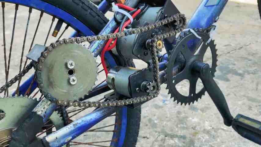 时速70公里的自行车!安装三台大功率电机,没想还有水冷系统