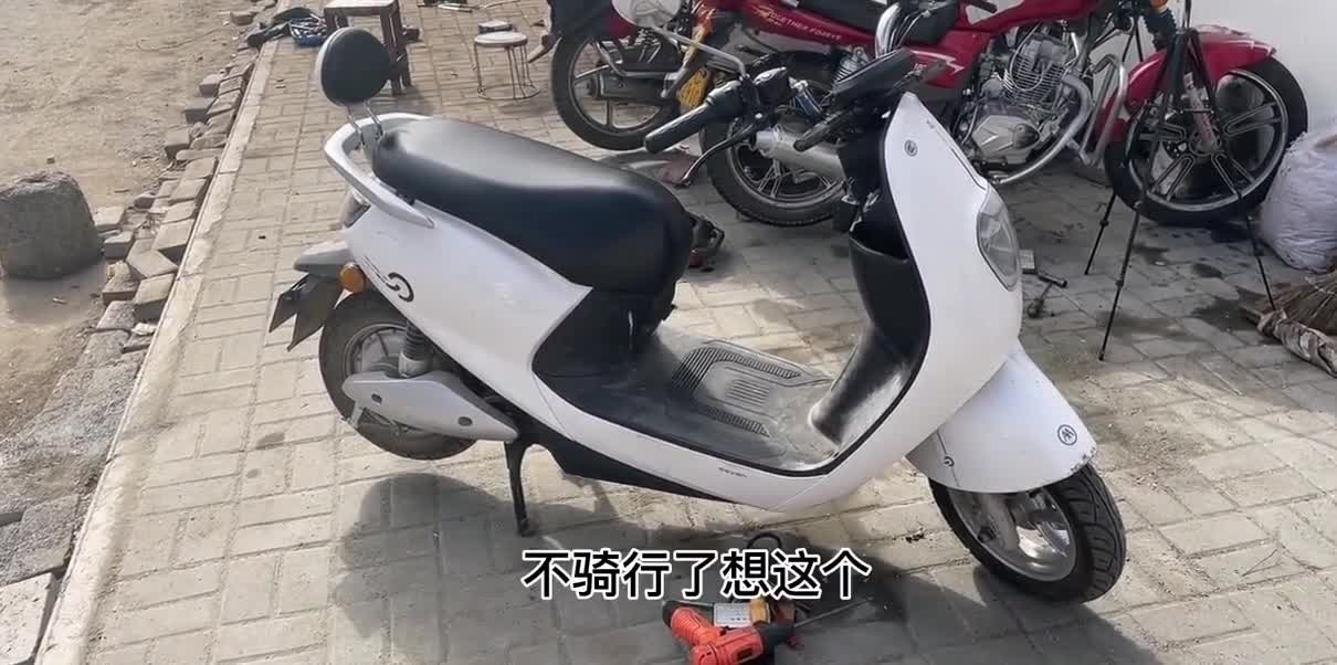 长时间不骑的电动车,学会这样保养,即使放置几年电瓶也不会坏