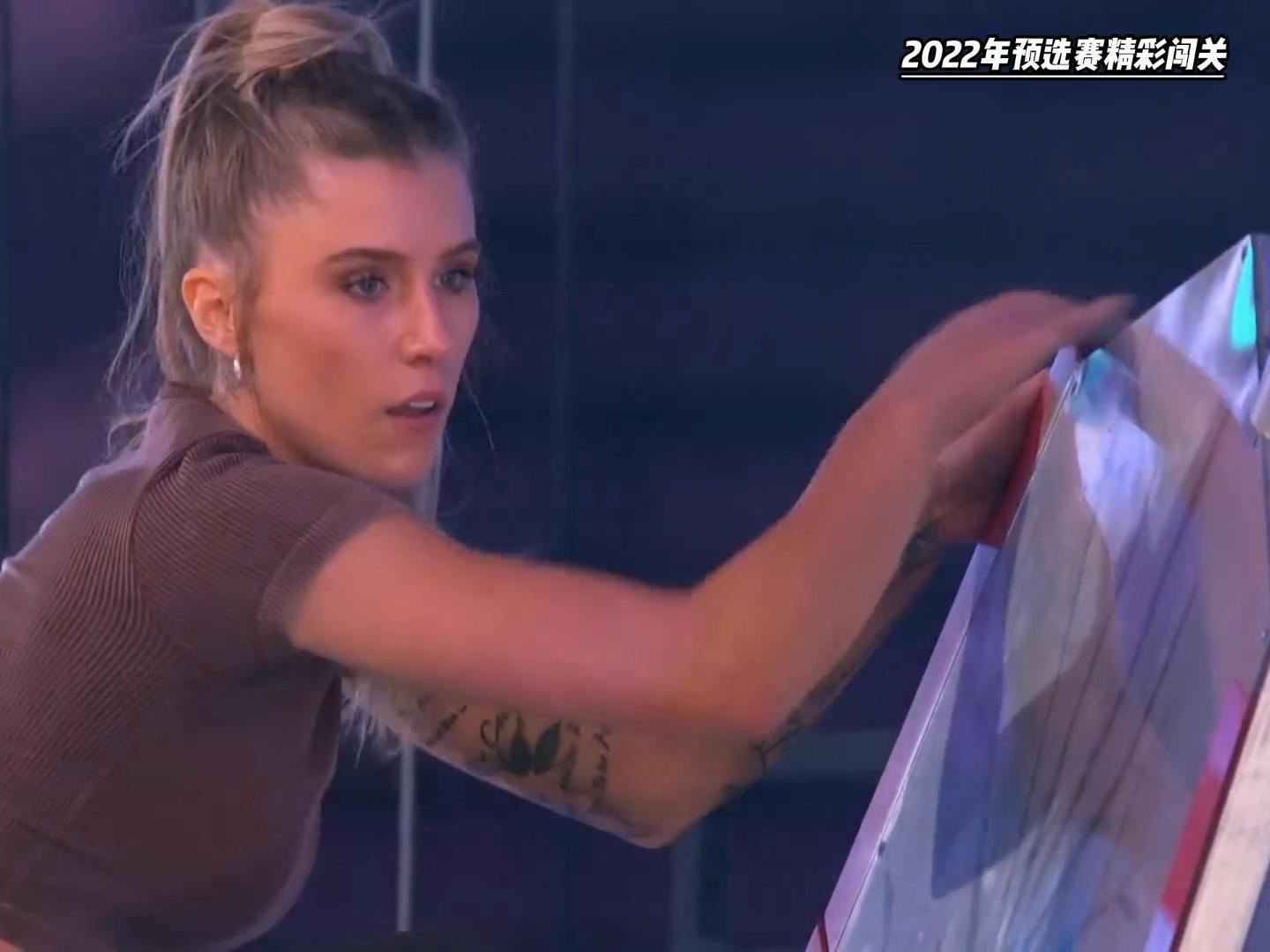 这位美女服装设计师在预选赛上表现出色