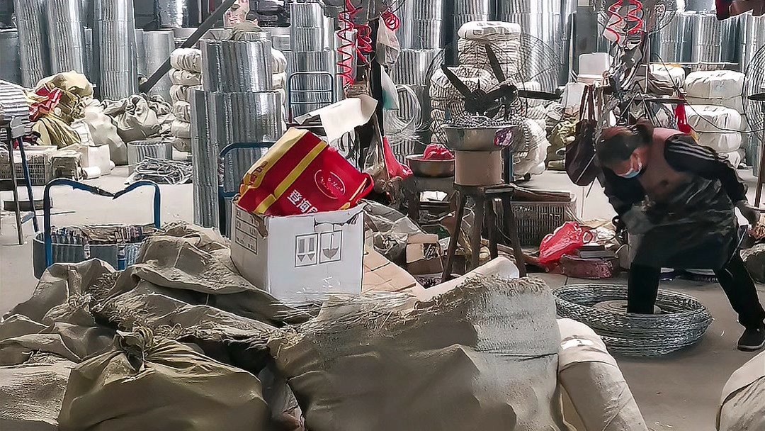 蛇腹型刀片刺绳刺丝滚笼 边境移动铁丝网