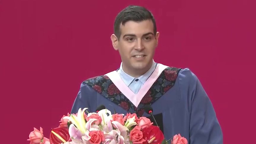 中国传媒大学毕业典礼,留学生发言,谁说外国人不懂幽默?