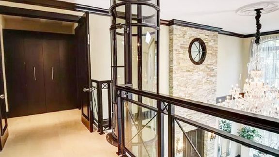 全球最方便的电梯,靠空气运行,半天就能装好,搬家还可以带走