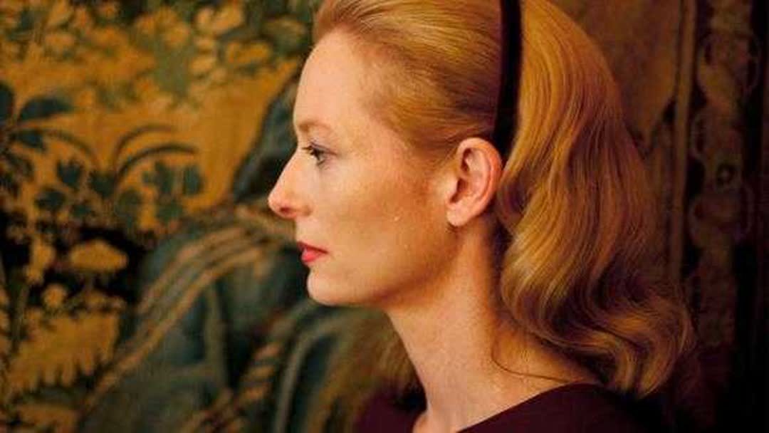 《请以你的名字呼唤我》导演的处女作,竟是一部豪门贵妇叛逃记!