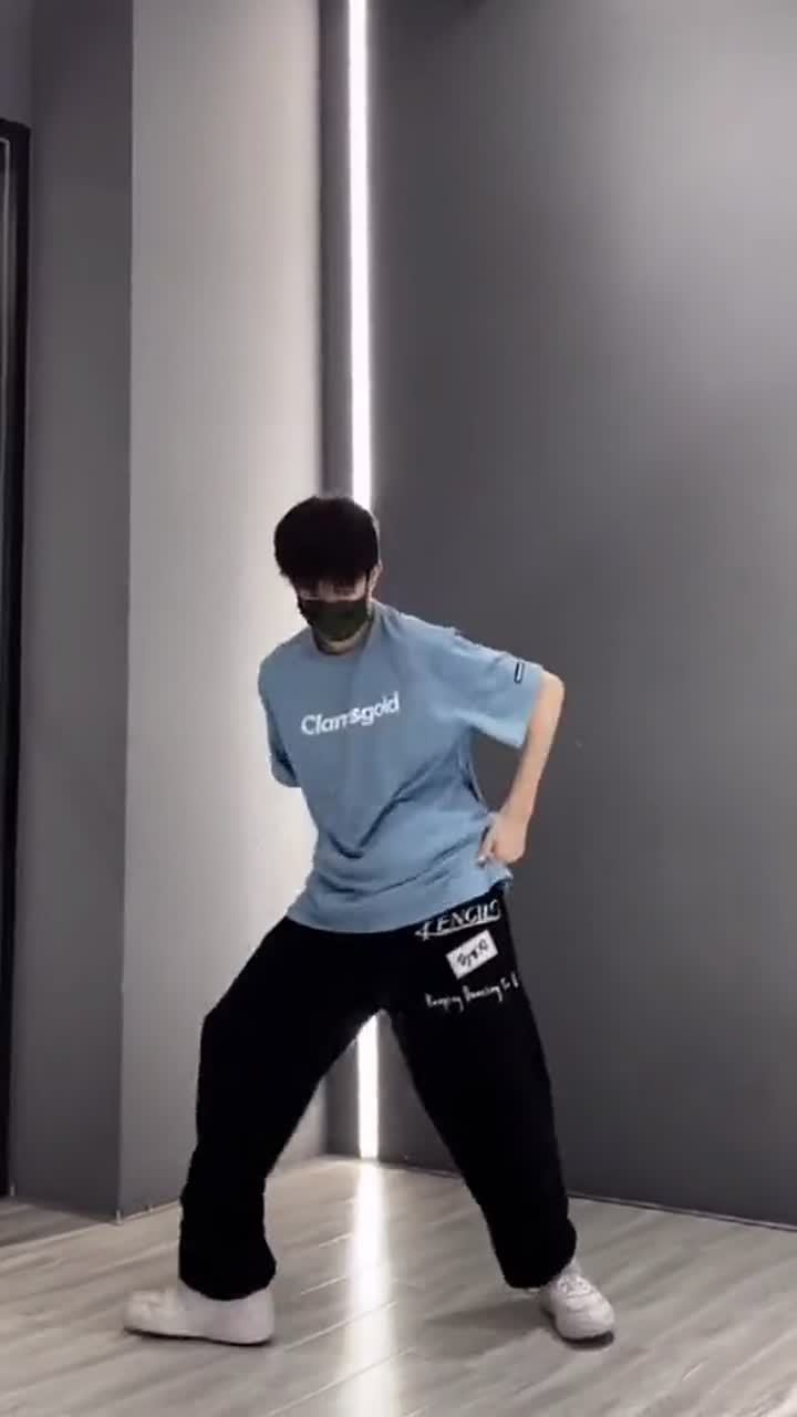 来喽要你管时代少年团tnt翻跳