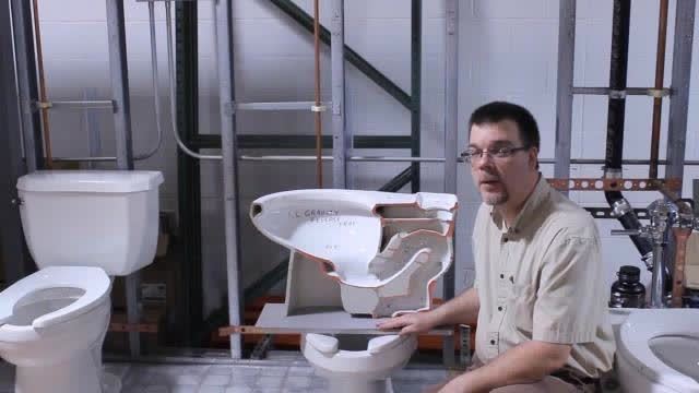 老外受够了堵塞的马桶,发明新型疏通器,嘎嘣一下看得身心舒畅