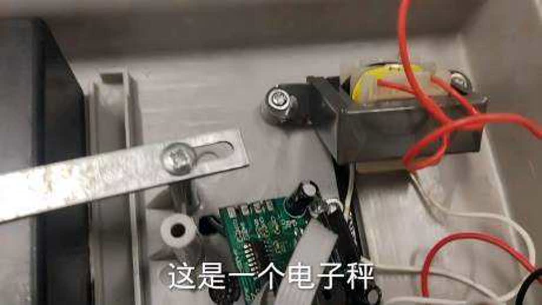 电子秤有时不显示,拆开后看到充电线虚焊修复,看看里面有些什么