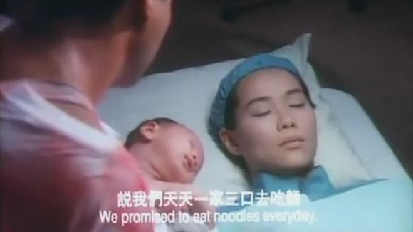 老婆抢救无效死亡,老公不死心抱着儿子一直呼唤她,不料奇迹发生