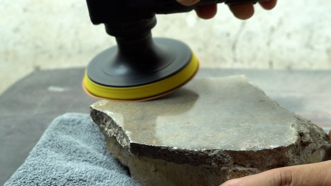 将一块混凝土打磨至10000目,成品比抛光瓷砖还亮!