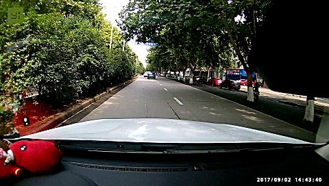 小蚁智能后视镜领航版 - 行车记录仪白天效果1