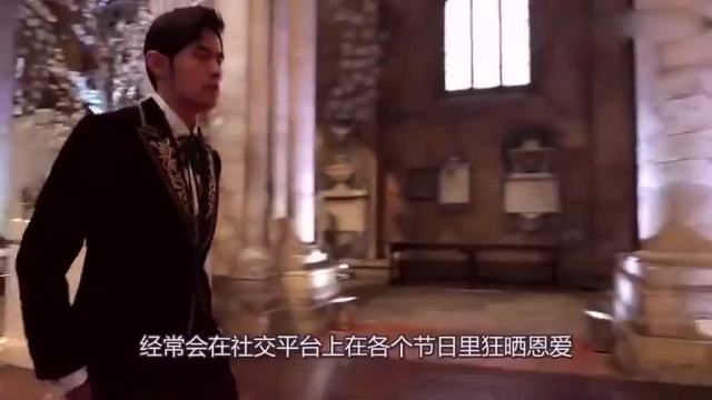 周杰伦被穿超短裙女主持采访, 面对诱惑,全程淡定未看一眼
