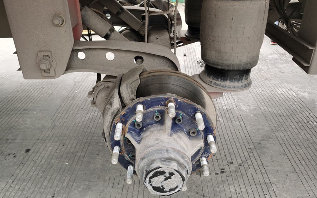 第一次体验重器车桥的盘刹和气囊悬架,卡友直言:这次选对了