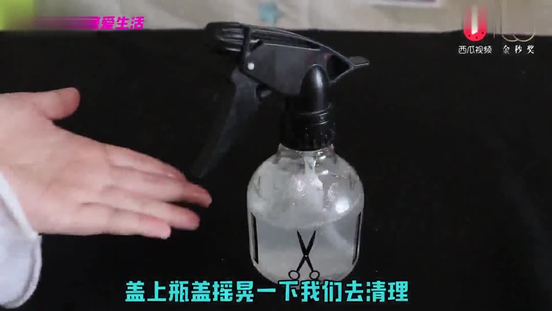擦玻璃别只用清水了,教你一个简单方法,玻璃擦得干净又明亮