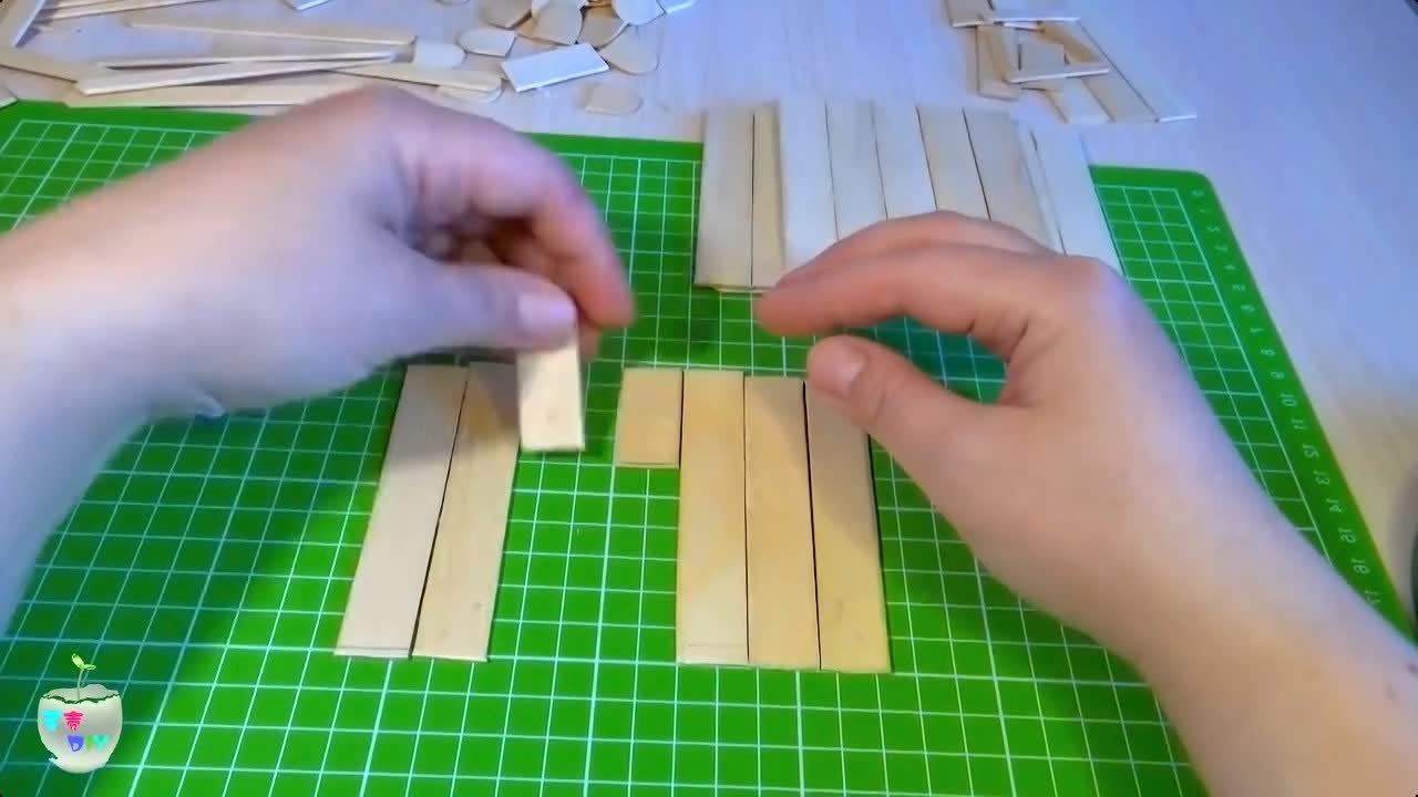 创意处处有:用雪糕棍给仓鼠做一个小房子,很实用哦