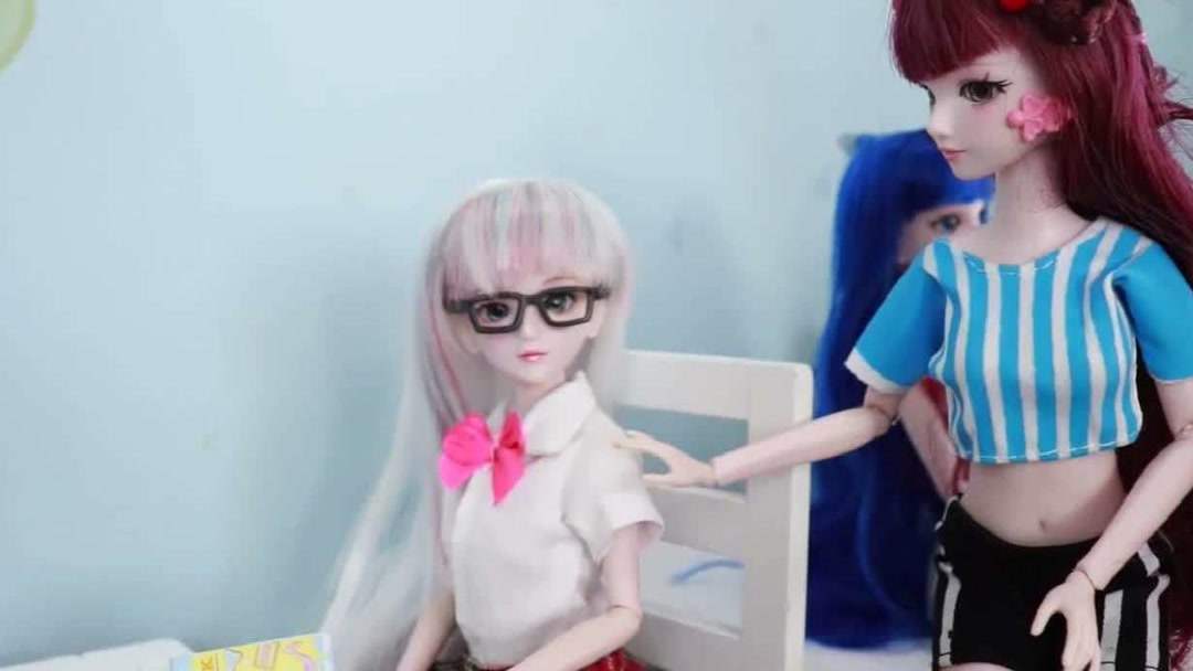 叶罗丽故事:班级里新来的麻辣老师特别厉害 没事就爱叫家长