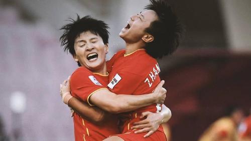 4分钟连追两球!中国女足2-2追平韩国,张琳艳逆天头球破门太精彩