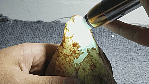 翡翠原石, 百切不垮木那杨梅皮, 原石对比辨别相似场口翡翠原石