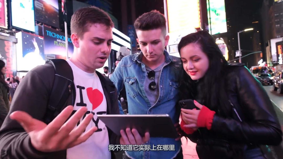 美国路人模仿亚洲人跳舞,一个简单的动作难倒所有老外!