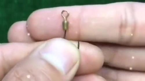 转环鱼钩可以有效防止跑鱼,不会出现断钩的情况,爱钓鱼的朋友都知道!