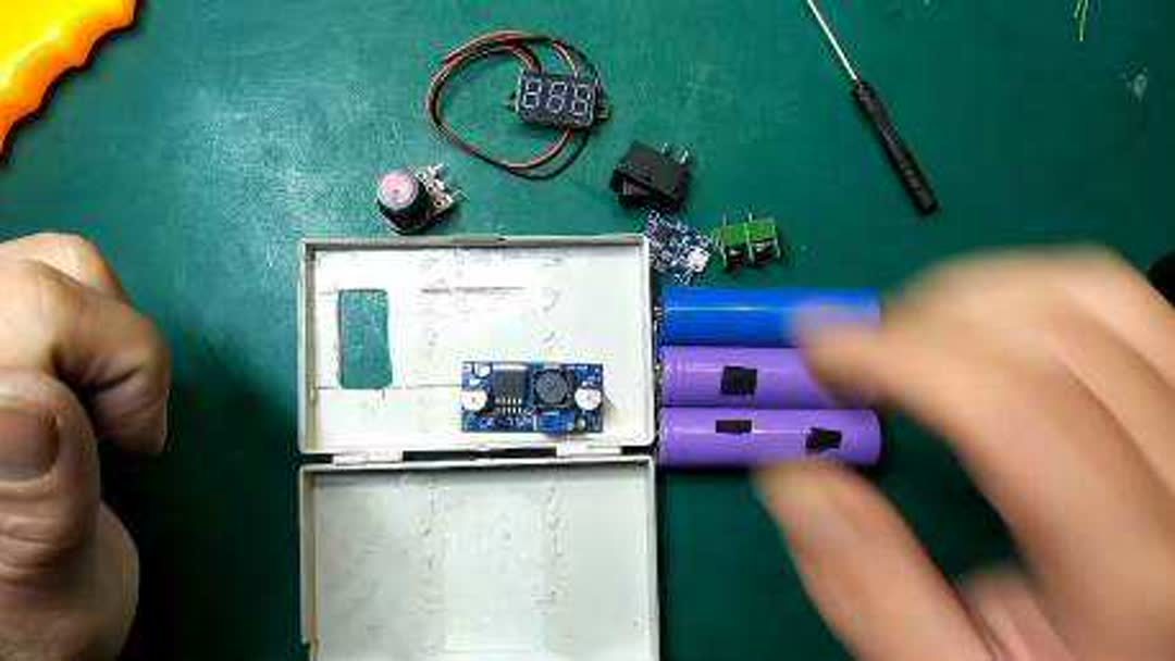 用调压模块和18650电池做的微型可调电源,非常方便