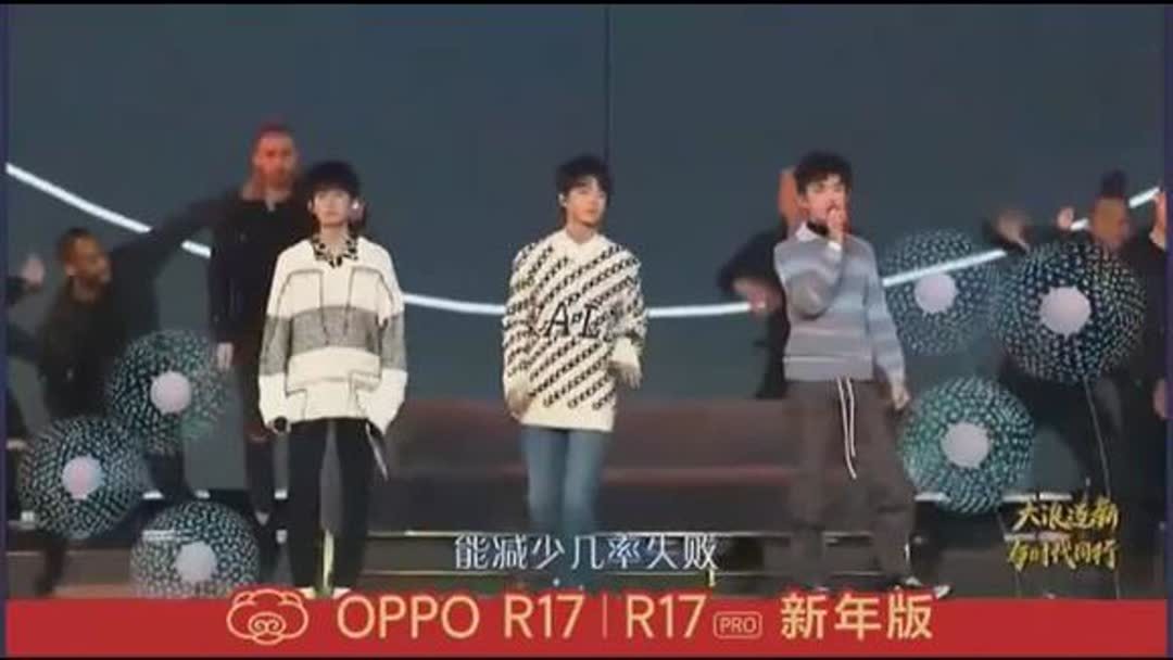 微博之夜盛典TFBOYS组合 王俊凯、王源、易烊千玺 《喜欢你》