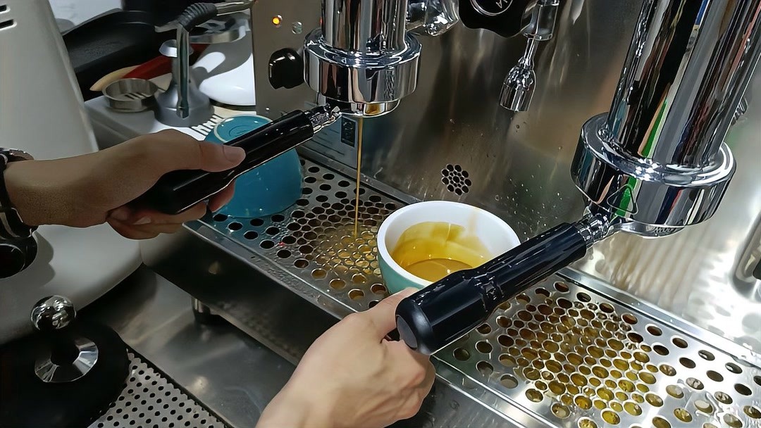 测评拉杆式咖啡机,成都维修拉杆式意式半自动咖啡机使用 (4)