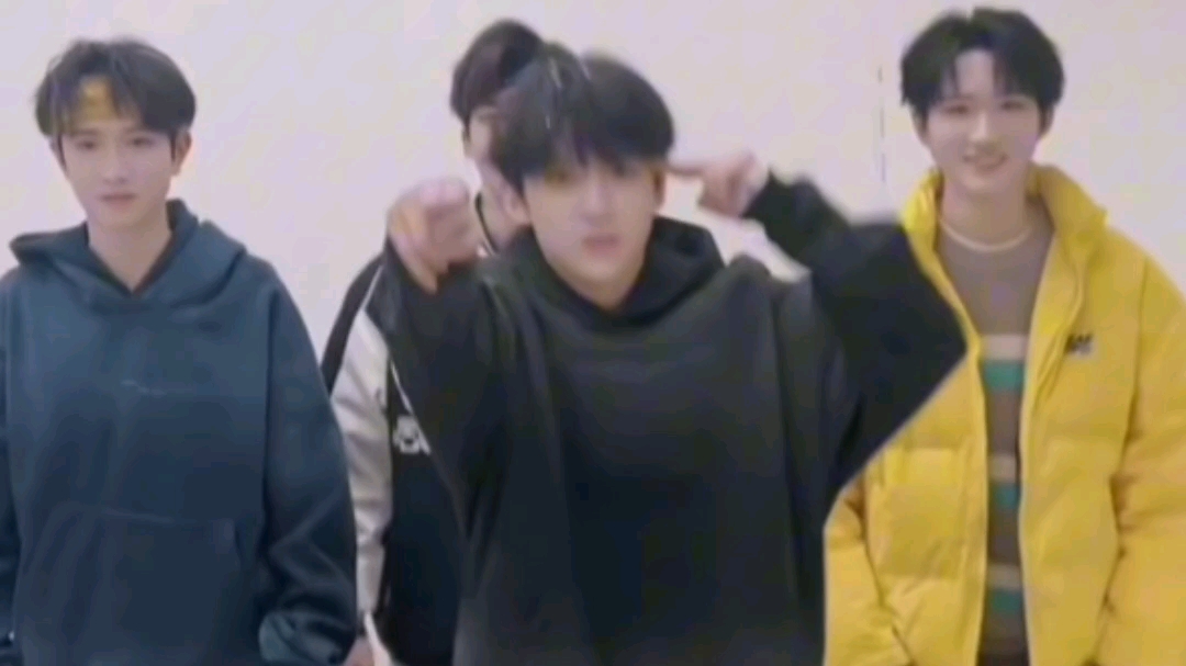 【 TF家族】这个视频成功的把粉丝给整崩溃!三代的心态现在如何