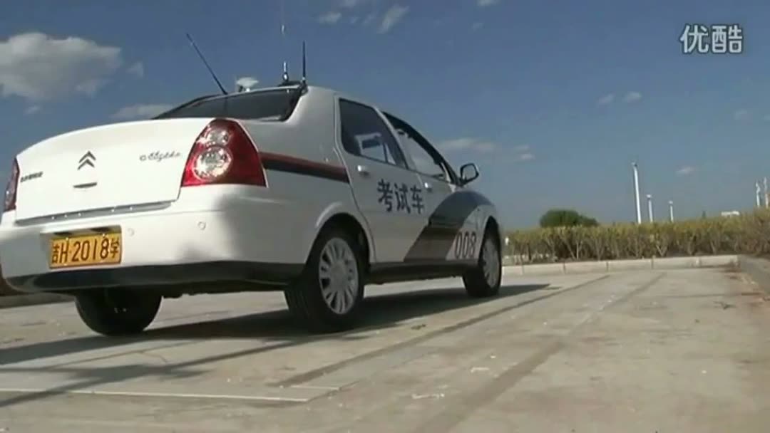 科目二考试C1小车科目二倒车入库停车要踩离合吗,还是直接踩刹车