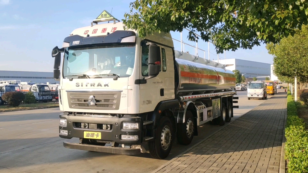 楚胜汽车集团国六重汽汕德卡26.5方铝合金油罐车