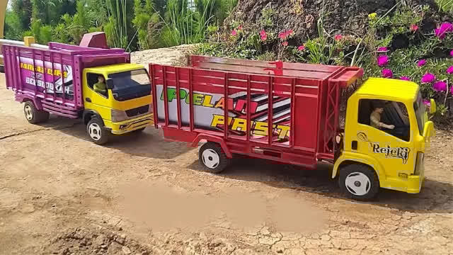 彩色大卡车模型玩具出发