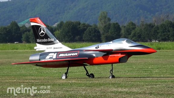 惊人的 RC 喷气模型飞机飞行表演