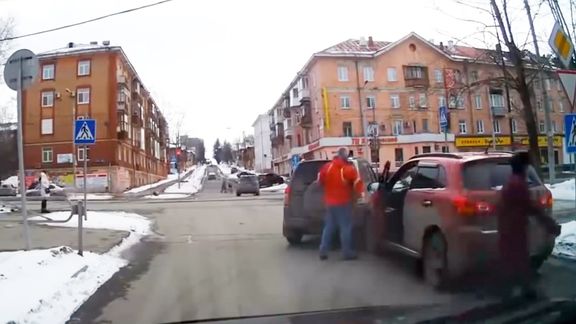 行车记录仪下的真实车祸视频,开车需谨慎