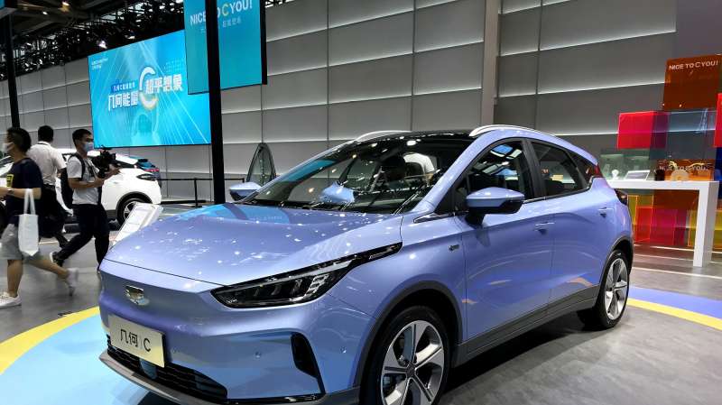 吉利几何C外观有何亮点,上下流线型腰线尽显几何美