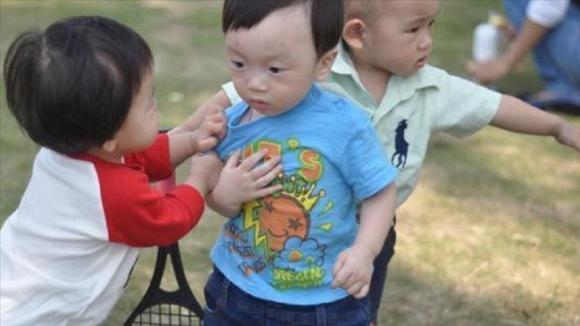 宝妈怒扇老师耳光,只因孩子打架被老师罚写检讨?