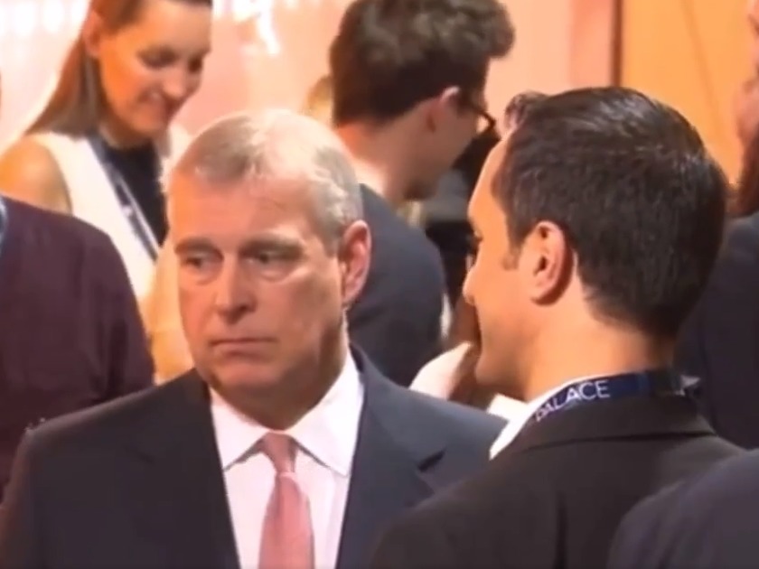 30秒|英安德鲁王子被爱泼斯坦丑闻受害者起诉,指控他三次实施性虐待