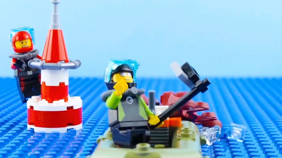 乐高定格动画:乐高警察拿出了刚买的热狗,还没吃就掉到了地上