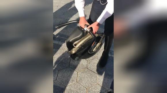 贫穷限制了我的想象力,朋友买了辆价值四万元的电动车