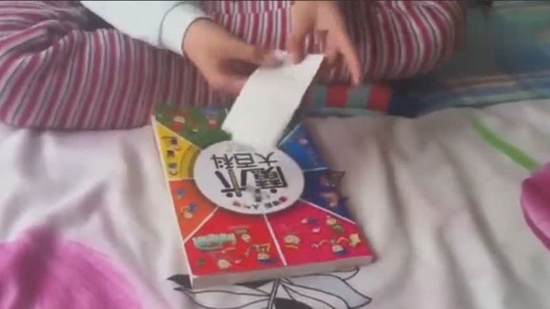 让硬币消失的魔术教程,简单易学