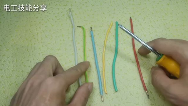 电缆有5根线,颜色有黄、绿、红、蓝、双,哪根是火线...