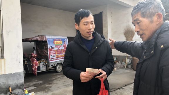 电工小徒弟十分钟挣了500块,说人家傻子,老爸让退回去