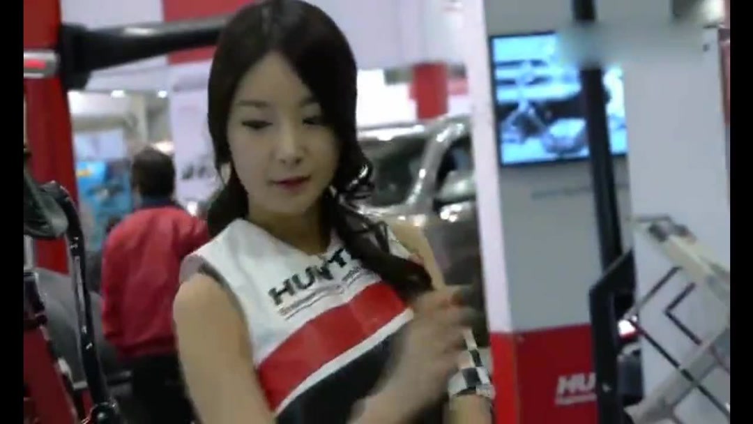 车展上靓丽的车模秀 [高清]