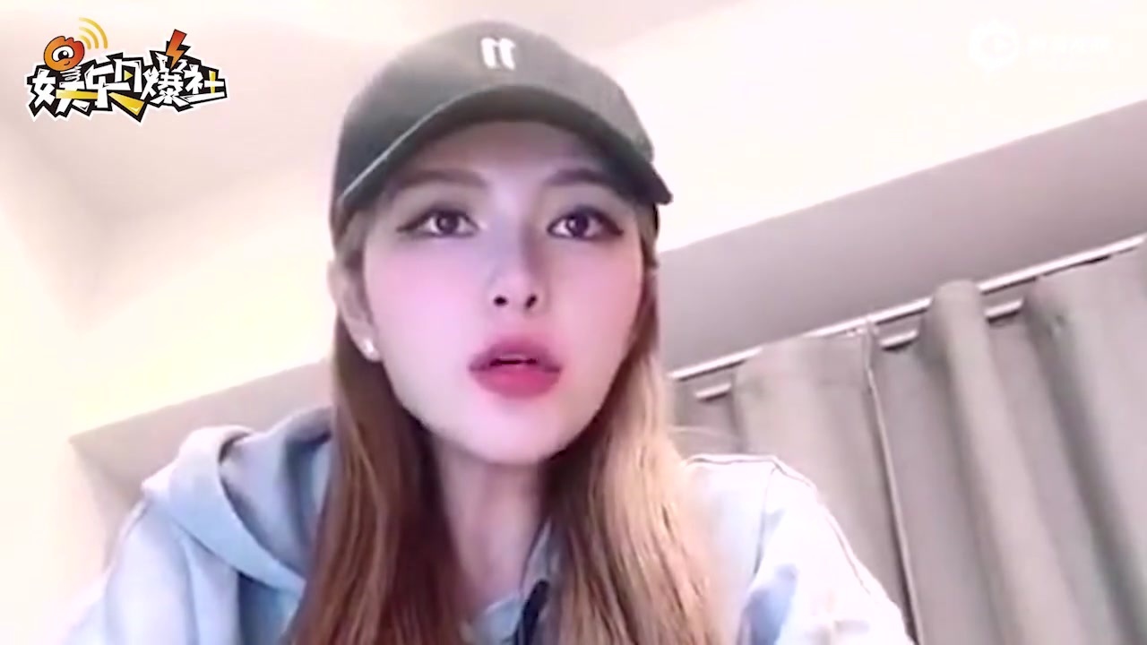 视频:周扬青波浪符号引遐想 度假前换新造型转换心情