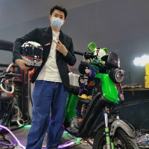 阿晋骑车 