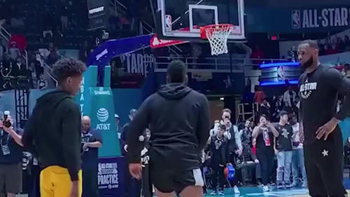 孺子可教!哈登指导韦德儿子,动作要领一学就会!