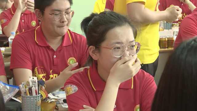 高三离校班会班主任哽咽告别:今天我再也不拖堂了