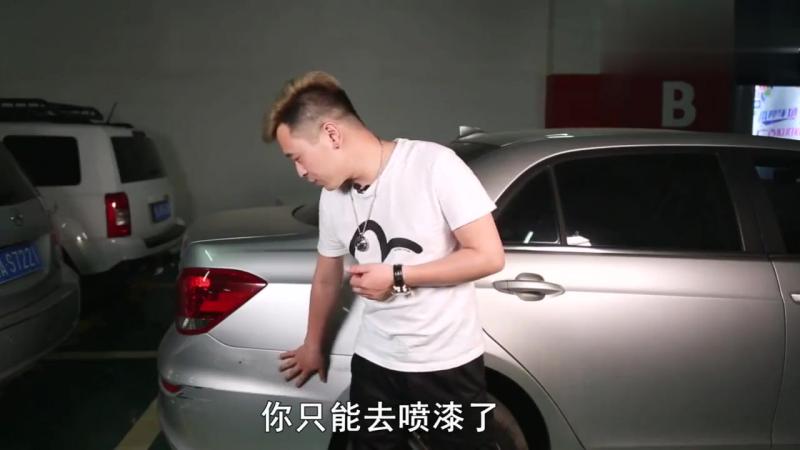 车漆刮擦有划痕怎么处理,不用去4S店花钱修,只需这样做