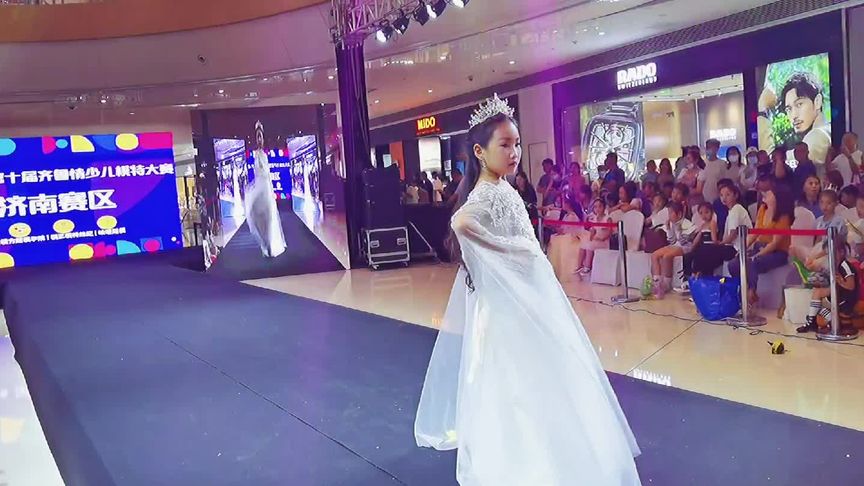 #t台走秀 #演出现场 #秀场直击