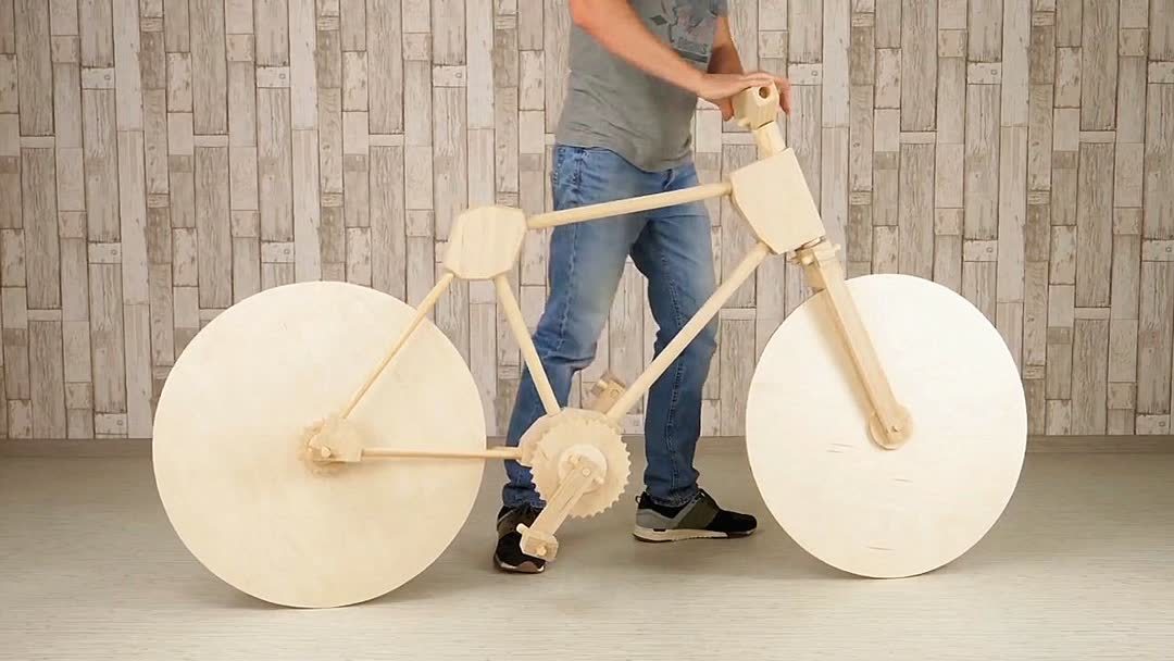 厉害了!牛人制作木单车,原以为仅是摆设模型,想不到还能骑着走