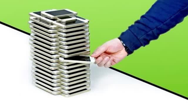 挑战世界第一,小伙把100部iphone se当成积木堆叠,到底能叠多高