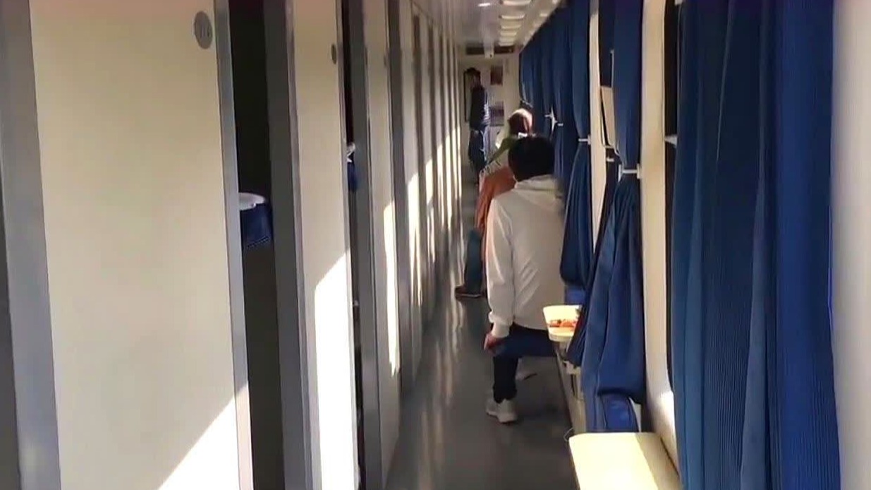 为什么坐火车的时候,很多女孩都不买下铺,原来背后是有原因的