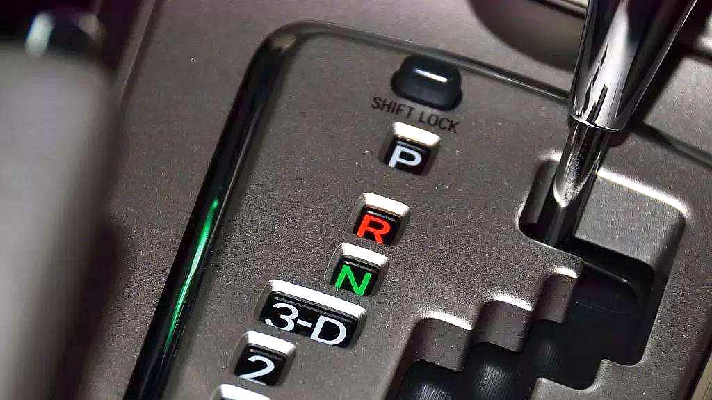 自动挡的N挡有啥用?这几种情况请挂N挡,很多新手不知道